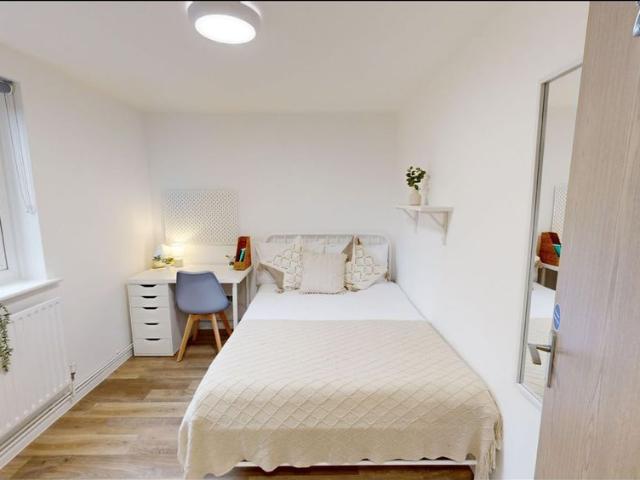 Room in a Shared Flat, Russell St, NG7