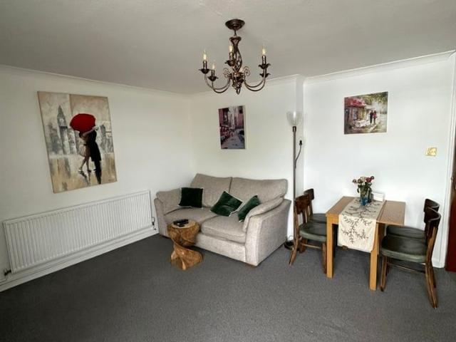 Room in a Shared Flat, Woking Close, SW15