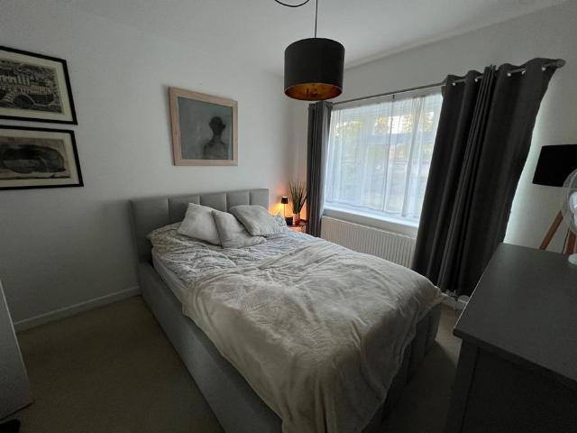 Room in a Shared Flat, Woodbury Garden, N12