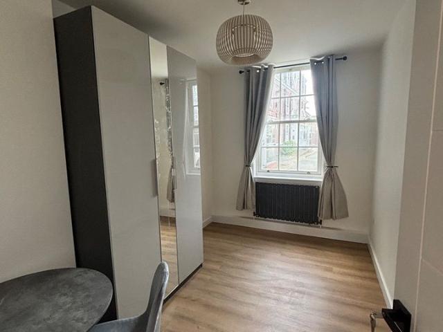 Room in a Shared Flat, Wormholt Road, W12