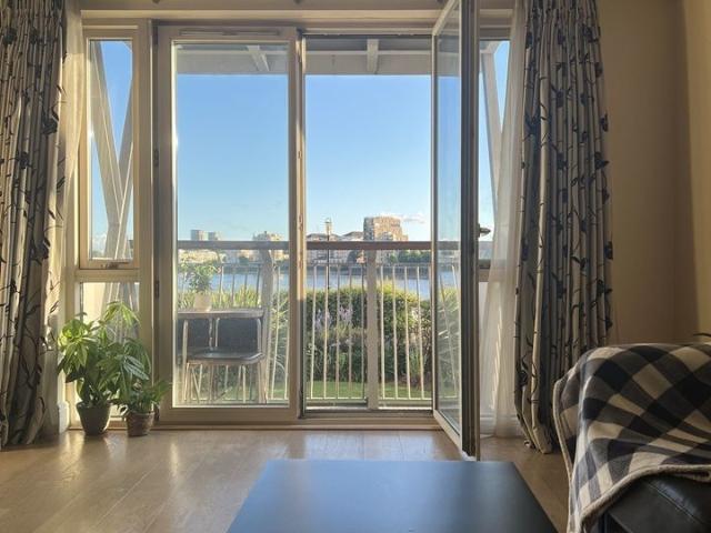 Room in a Shared Flat, Waterman Building, E14