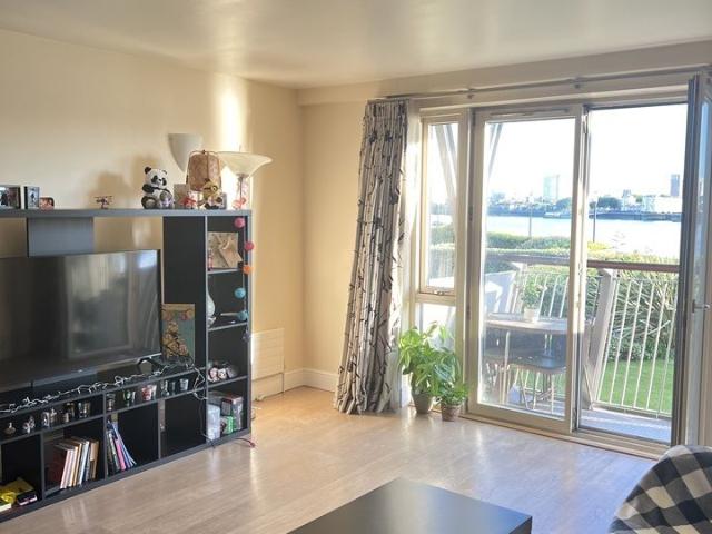 Room in a Shared Flat, Waterman Building, E14
