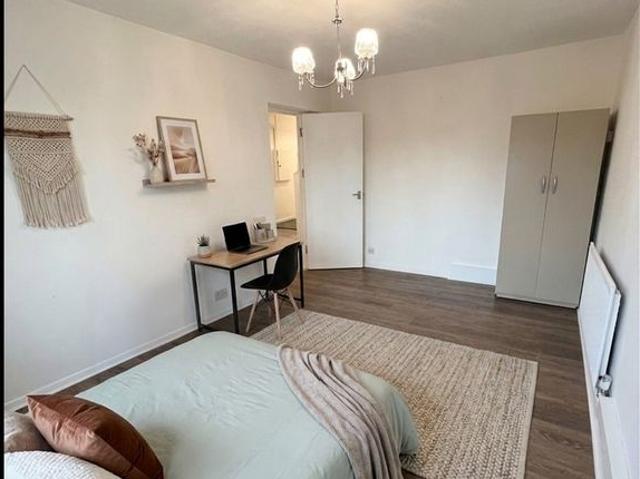 Room in a Shared Flat, Waynflete Square, W10