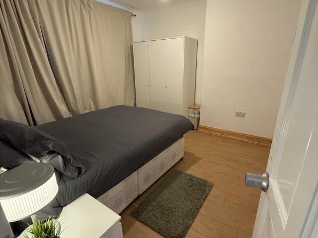 Room in a Shared Flat, Wallwood St, E14