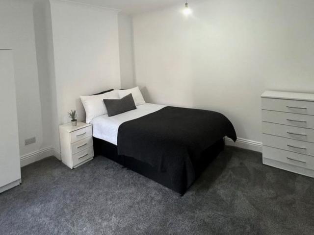 Room in a Shared Flat, Wellington Place, LS1
