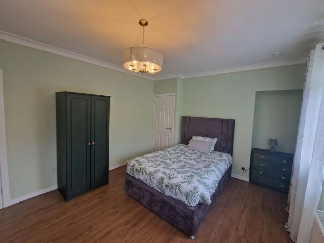 Room in a Shared Flat, West Pilton Grove, EH4