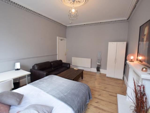 Room in a Shared Flat, West Princes St, G4