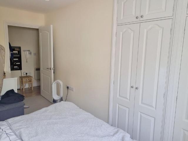 Room in a Shared Flat, Westport Street, E1