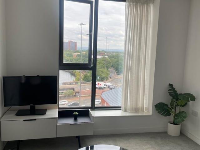 Room in a Shared Flat, Wharf End, M17