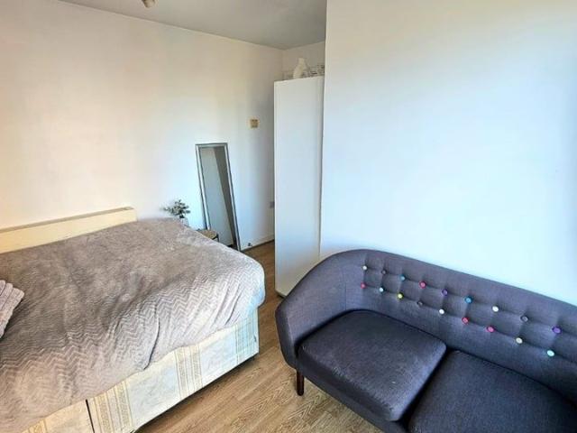 Room in a Shared Flat, Wheler St, E1