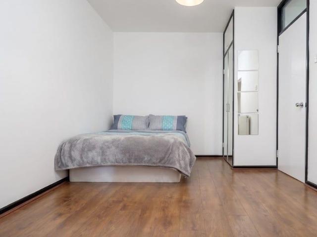 Room in a Shared Flat, Whitechapel Road, E1