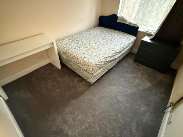 Room in a Shared Flat, Wickham Close, E1