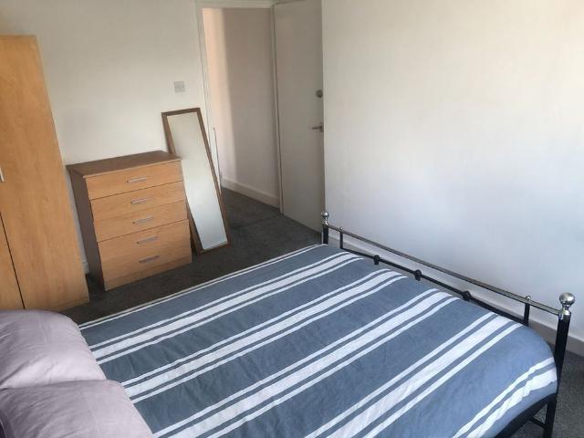 Room in a Shared Flat, Wightman Road, N4
