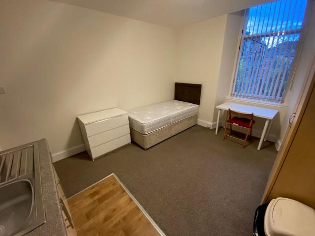 Room in a Shared Flat, Wilton Street, G20