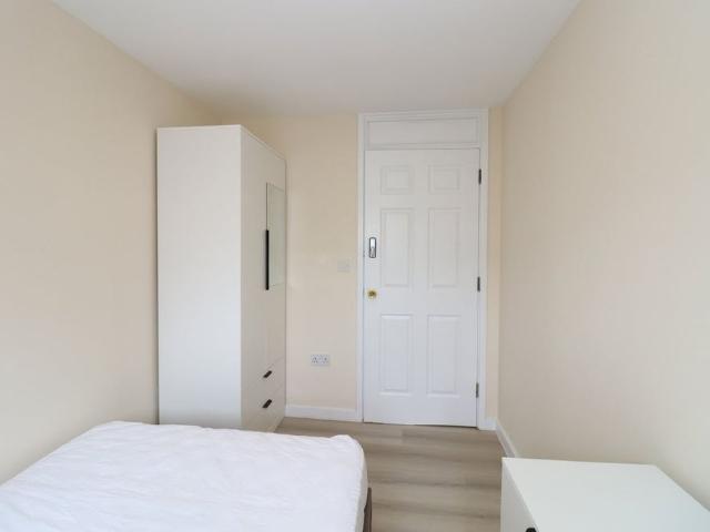 Room in a Shared Flat, Windmill House, E14