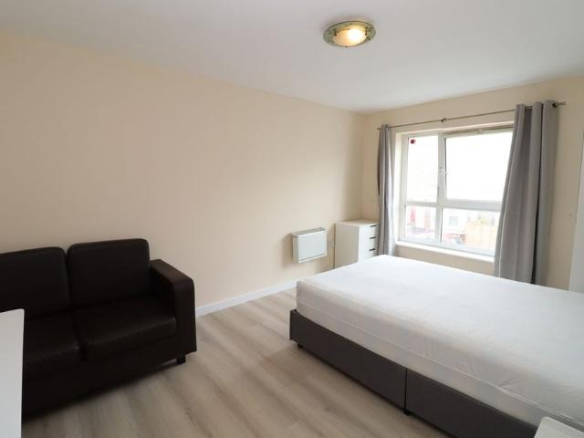 Room in a Shared Flat, Windmill House, E14