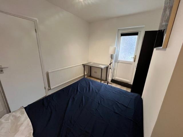 Room in a Shared Flat, Tooting High St, SW17