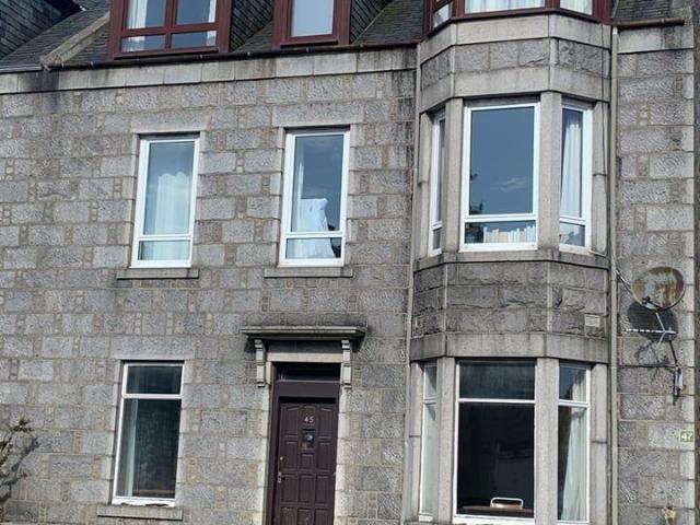 Room in a Shared Flat, Top, AB24