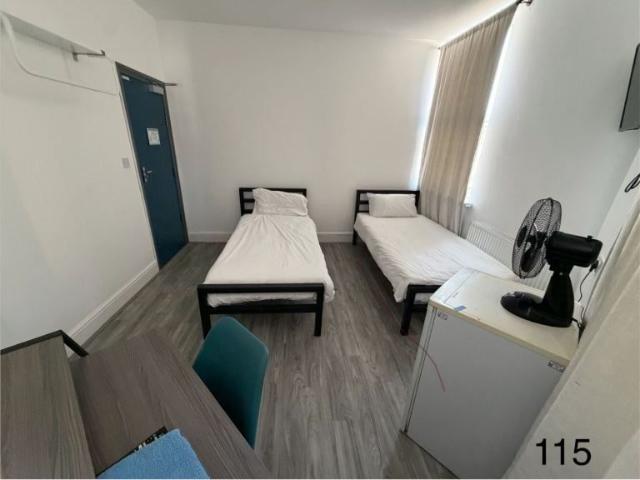 Room in a Shared Flat, Tanner Street Near Ilford Lane, IG11