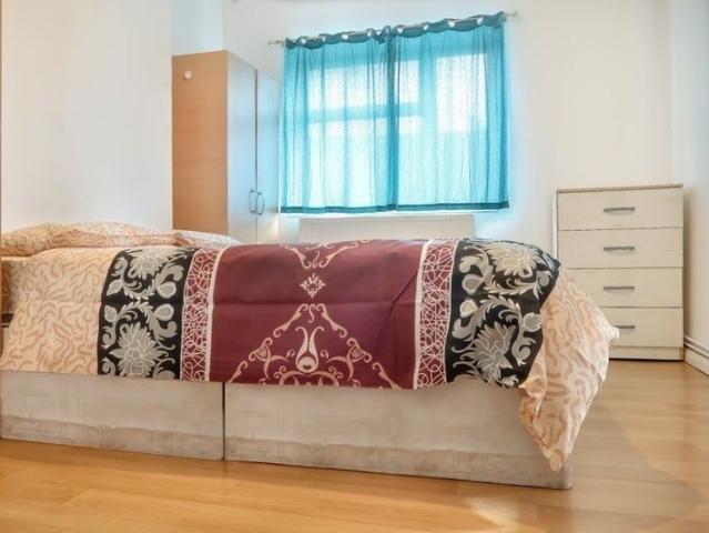 Room in a Shared Flat, Tarling St, E1
