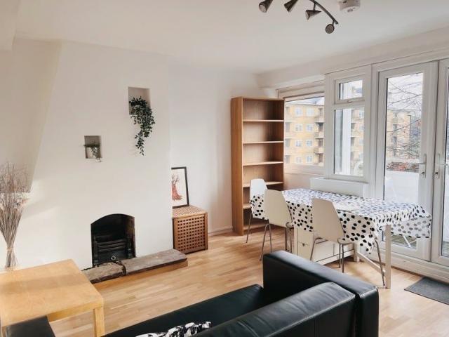 Room in a Shared Flat, Thornton Road, SW12