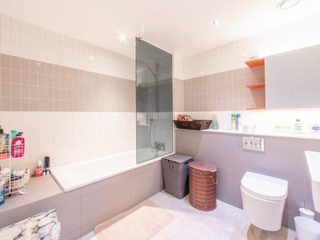 Room in a Shared Flat, Tidal Basin Road, E16