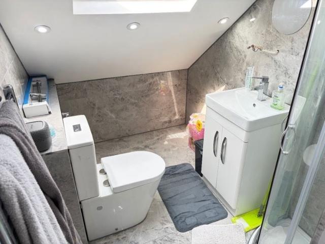 Room in a Shared Flat, Very Near Ealing Common Tube, W5