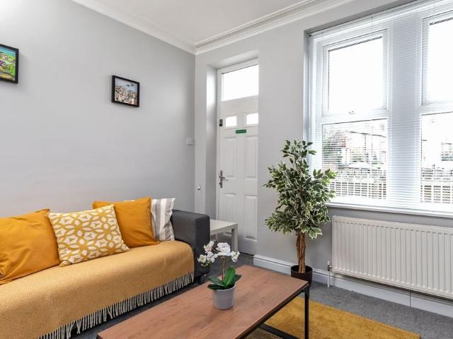 Room in a Shared House, Mulehouse Road, S10