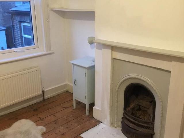Room in a Shared House, Musjid Road, SW11