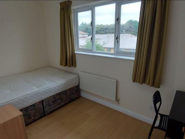 Room in a Shared House, Myddleton Avenue, N4