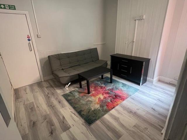 Room in a Shared House, Manor Farm, B11