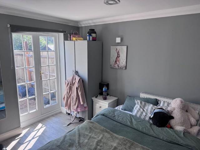 Room in a Shared House, Marlborough Road, SW19