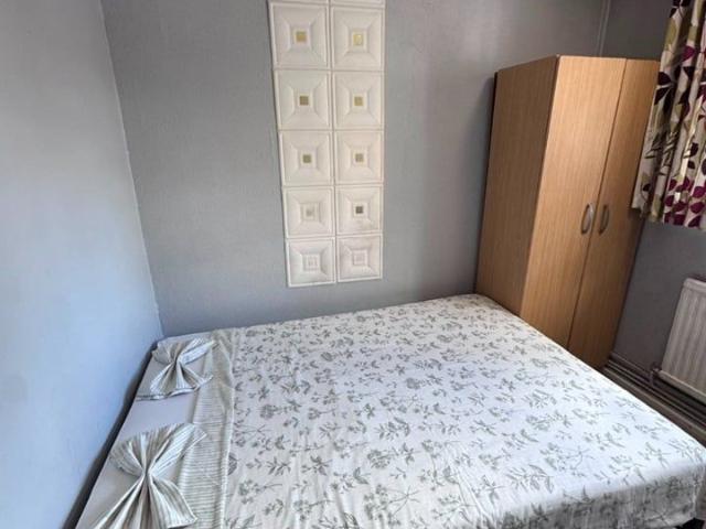 Room in a Shared House, Marlow House, N22