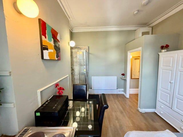 Room in a Shared House, Matheson Road, W14