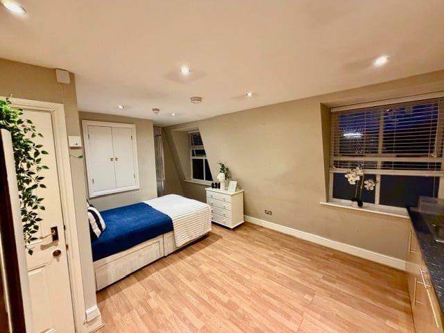 Room in a Shared House, Matheson Road, W14