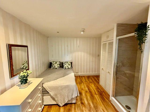Room in a Shared House, Matheson Road, W14