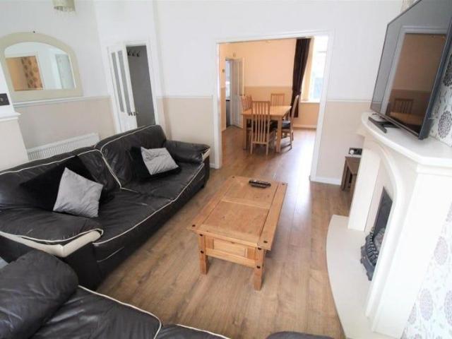 Room in a Shared House, Maxton Road, L6