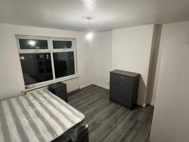 Room in a Shared House, Melrose Road, B20