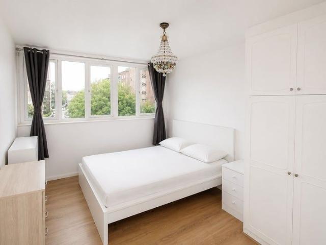 Room in a Shared House, Merton Road, SW19