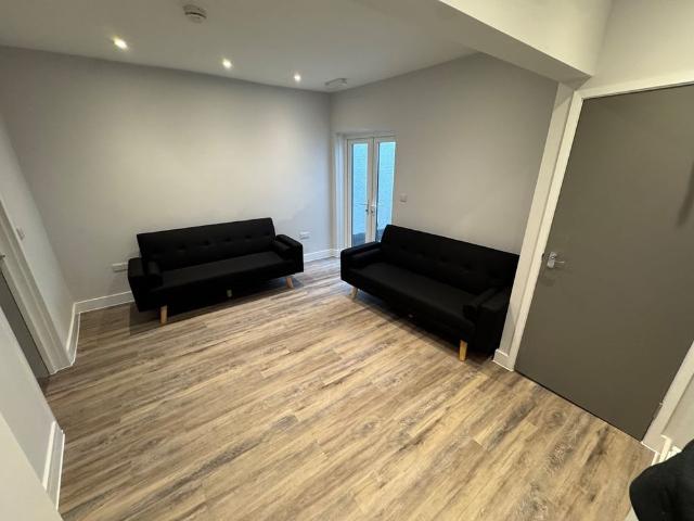 Room in a Shared House, Middle Street, SO14