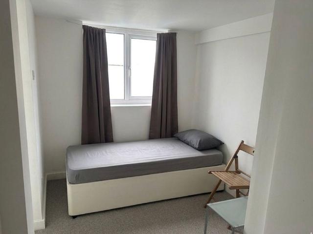 Room in a Shared House, Midhurst Avenue Wadon Croydon, CR0