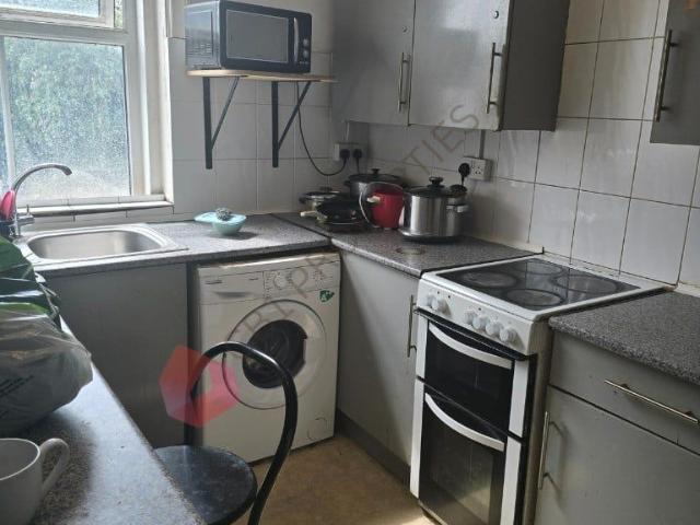 Room in a Shared House, Mill Road, CB1