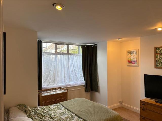 Room in a Shared House, Moat Drive, HA1