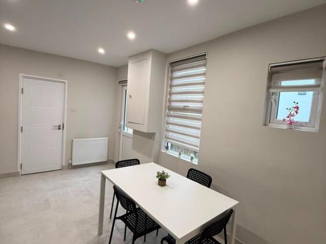 Room in a Shared House, Moffat Road, CR7