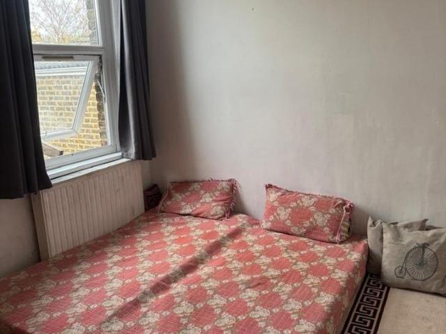 Room in a Shared House, Monega Road, E7