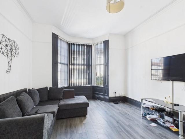 Room in a Shared House, Moscow Drive, L13