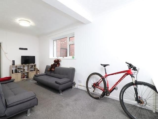 Room in a Shared House, Morris Road, SO15