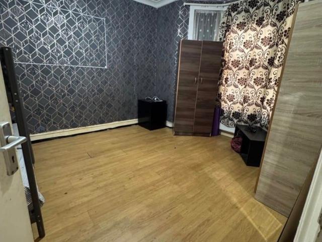 Room in a Shared House, Mortlake Road, IG1