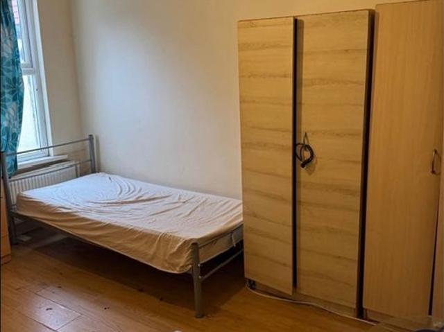 Room in a Shared House, Mortlake Road, IG1