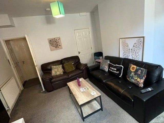Room in a Shared House, Neill Road, S11
